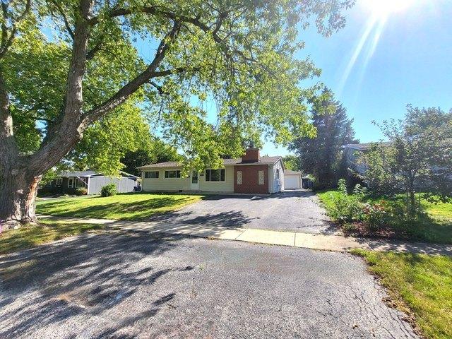 18455 W Meadow Ln, Gurnee, IL 60031