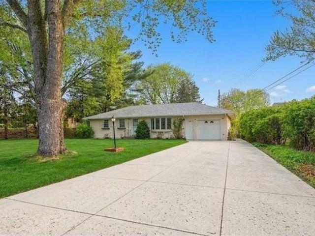1845 City Heights Dr, Maplewood, MN 55117