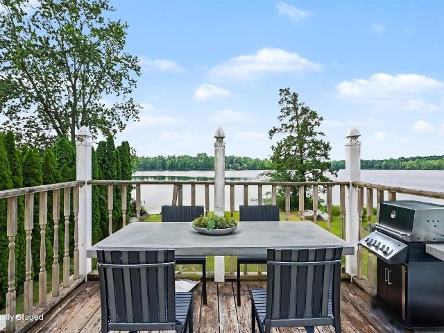 1845 W Tupper Heights Drive