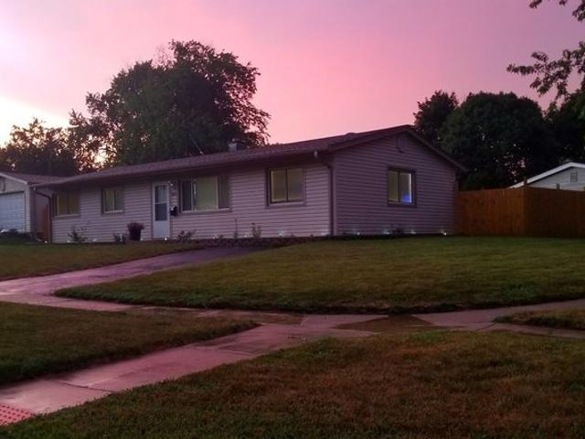 18468 W Meadow Ln, Gurnee, IL 60031