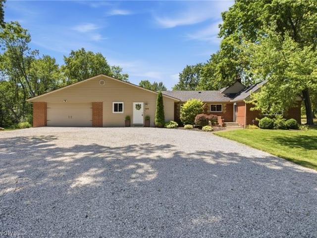 1846 Edwards Dr, Akron, OH 44306