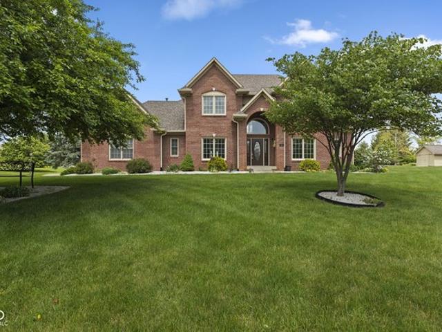 1846 S Fox Cove Blvd, New Palestine, IN 46163