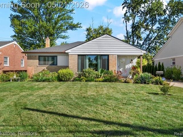18474 Beverly Rd, Beverly Hills, MI 48025