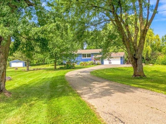 18480 Country Squires Cir, Prior Lake, MN 55372