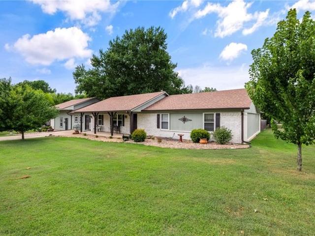 1848 E Rolling Hills Dr, Fayetteville, AR 72703