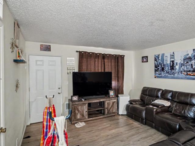 1848 Lansing AVE NE