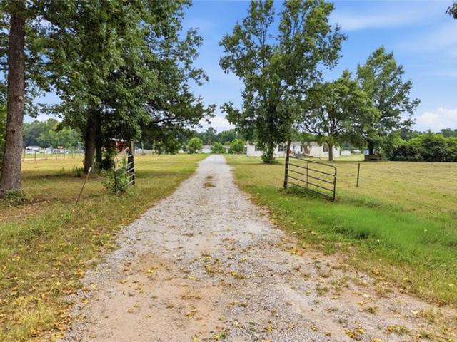 18492 Parker Rd, Cleveland, TX 77328