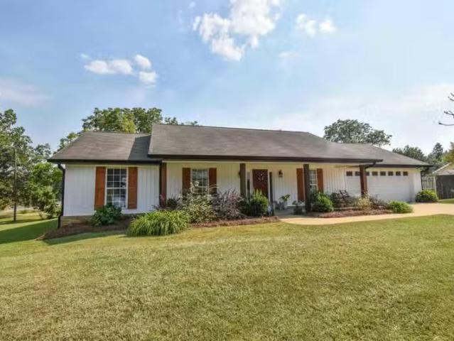 18495 MINDY VALLEY RD, VANCE, AL 35490 Single Family Residence.