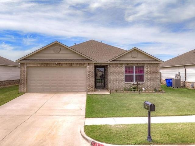 1849 Land Run Dr, El Reno, OK 73036