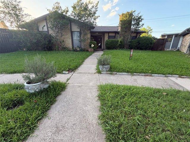 1849 Sandy Ridge Ct, Carrollton, TX 75007