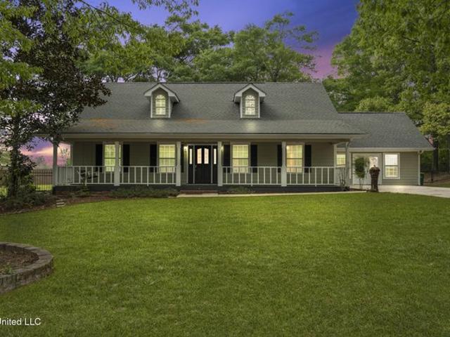 18401 Dogwood Ln, Saucier, MS 39574