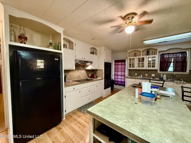 1840 White Apple Road