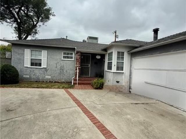 18413 Delano St, Tarzana, CA 91335