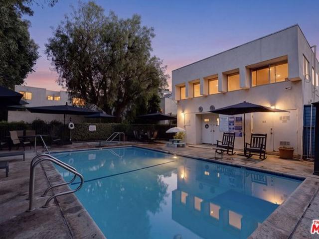 18411 Hatteras St Unit 246, Tarzana, CA 91356