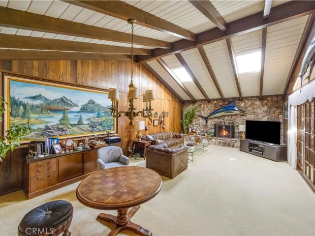 18411 Hillcrest