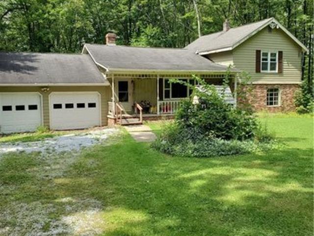 18418 Geauga Lake Rd, Chagrin Falls, OH 44023