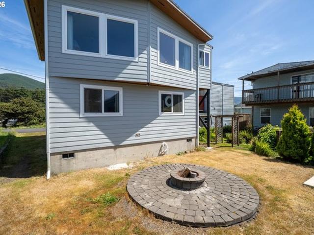 1841 N Miller St, Rockaway Beach, OR 97136