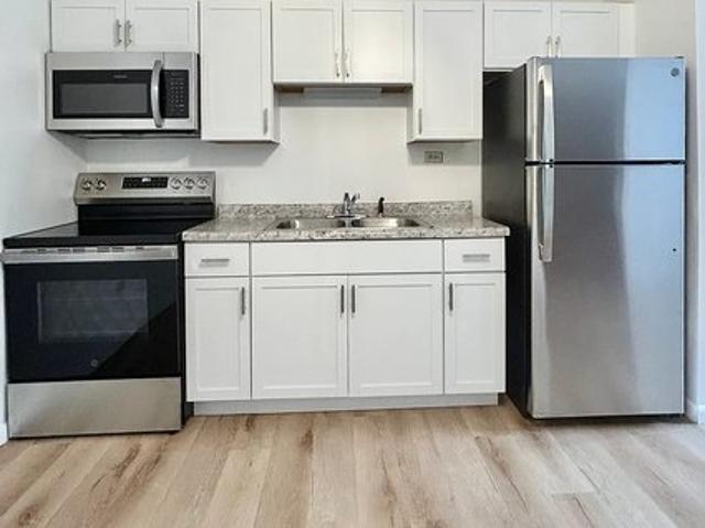 1841 Austin Ave, Schererville, IN 46375