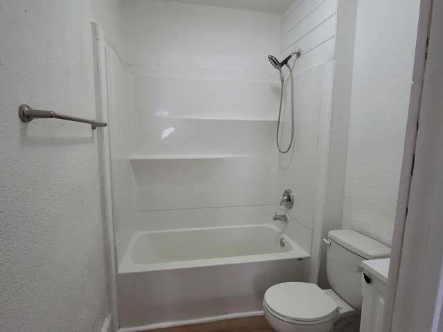1841 Center St, Unit 1843, 1845