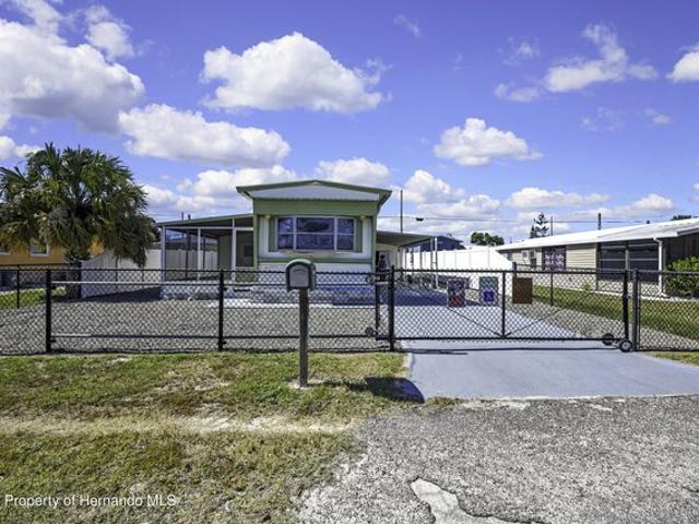 1841 Holiday Dr, Holiday, FL 34691