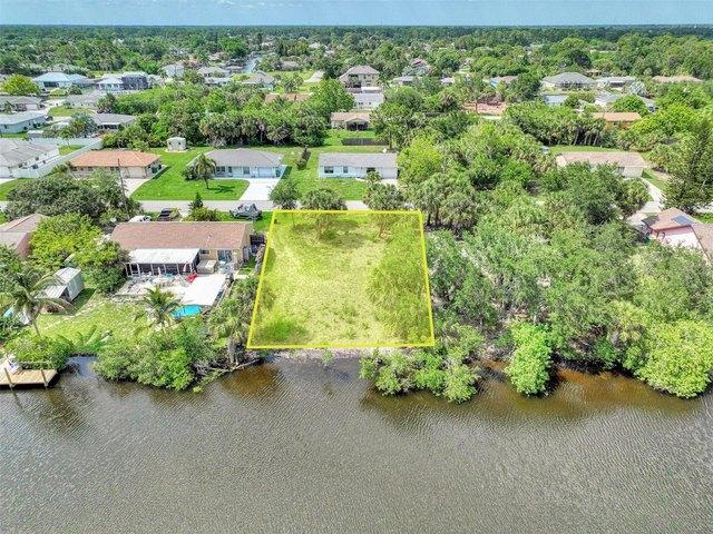 18422 Van Nuys Cir, Port Charlotte, FL 33948