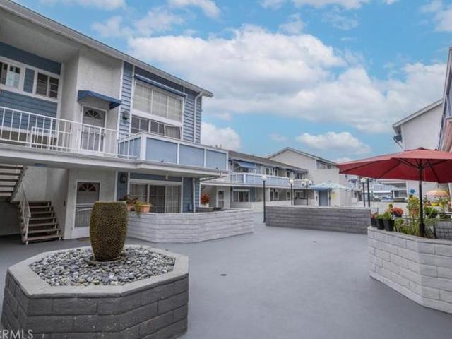 18427 Vincennes St #46, Northridge, CA 91325