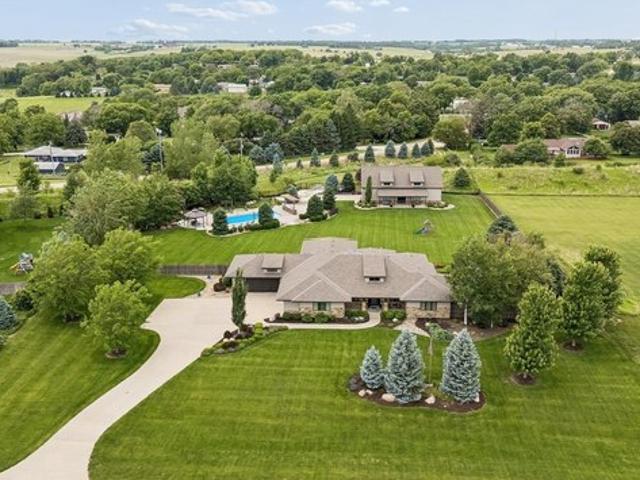 18424 Thayer St, Bennington, NE 68007