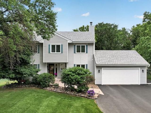 18425 Harrogate Dr, Eden Prairie, MN 55346