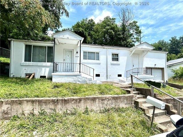 1842 Oakridge Dr Apt B, Charleston, WV 25311