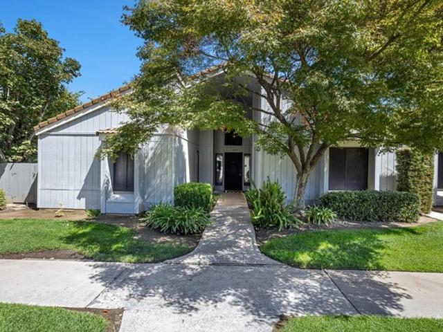 1842 Cougar Ln, Clovis, CA 93611