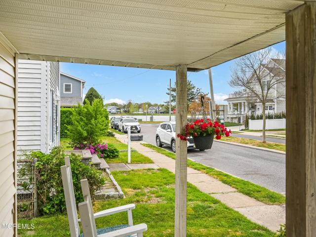 1842 Parkway Unit Front