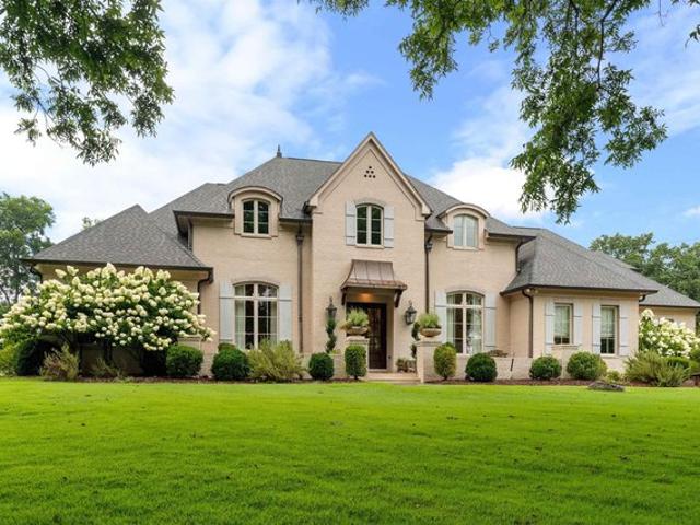 1842 Shades Crest Rd, Vestavia Hills, AL 35216