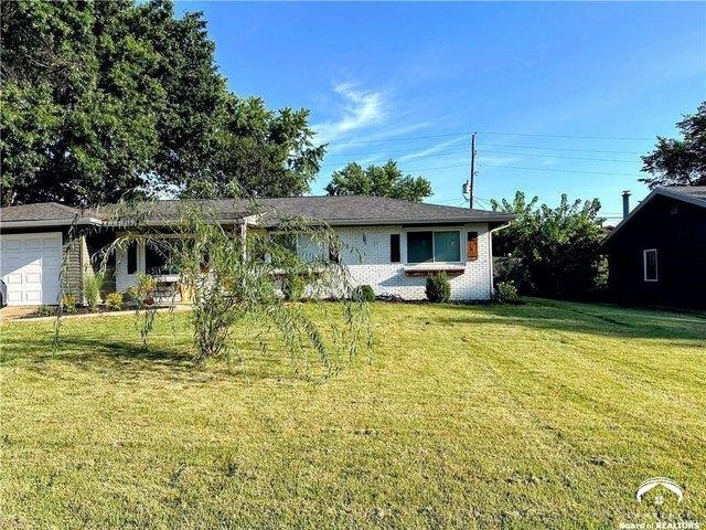 1842 W 27th Ter, Lawrence, KS 66046