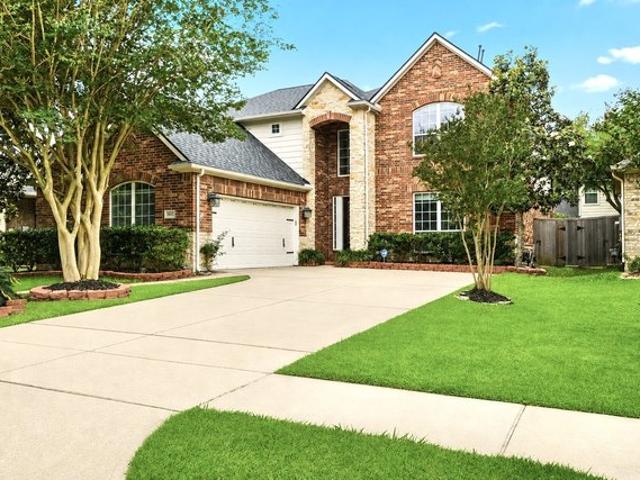 18431 W Laura Shore Dr, Cypress, TX 77433