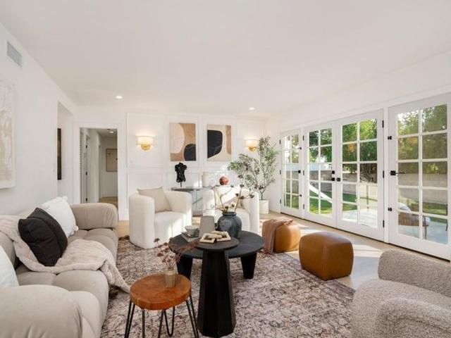 18438 Los Alimos St, Northridge, CA 91326