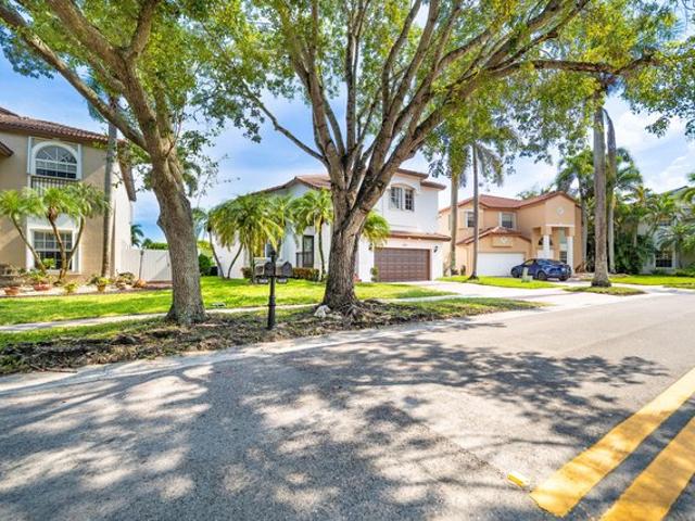 18438 NW 11th St, Pembroke Pines, FL 33029