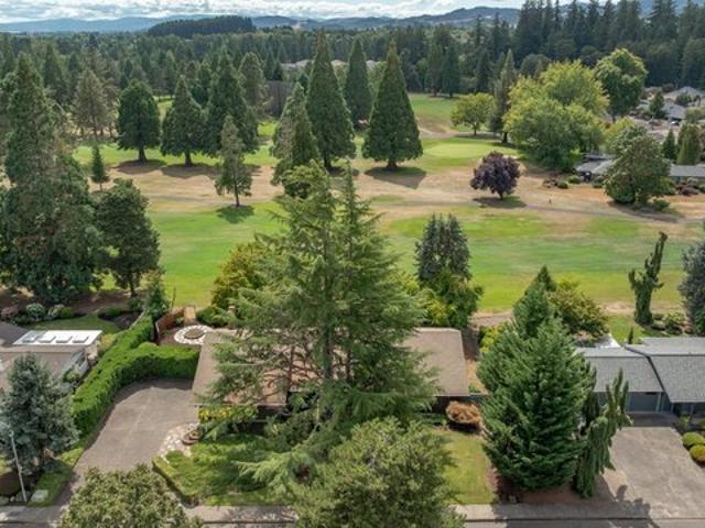 1843 NW Saint Andrews Dr, McMinnville, OR 97128