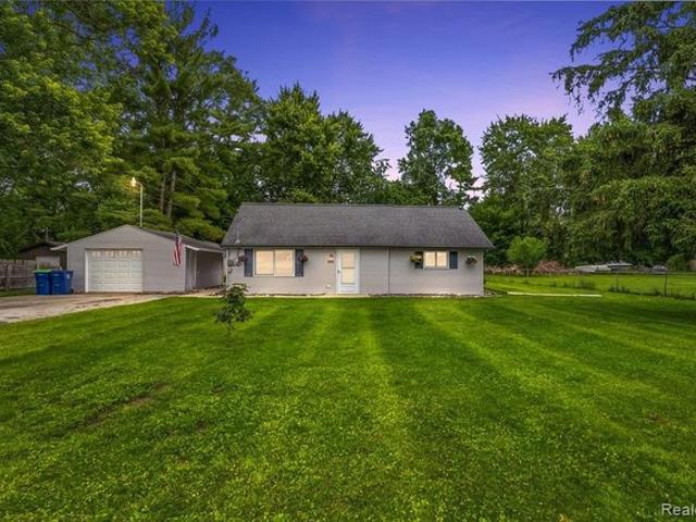 1843 Curtis Rd, Bridgeport, MI 48415