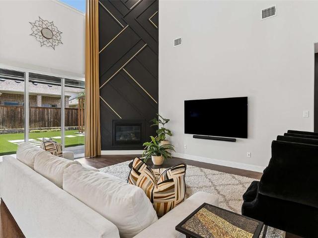 1843 Hollyhock Drive