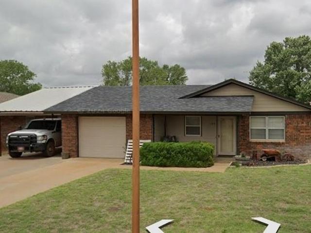 184 Circle Dr, Weatherford, OK 73096