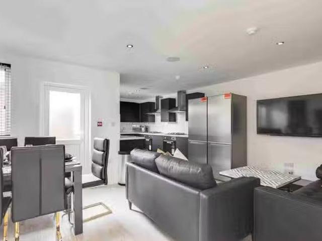 184 Alderson Road, L15 6 Beds 5 Baths