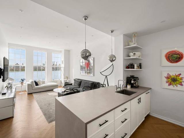 184 KENT Avenue B612