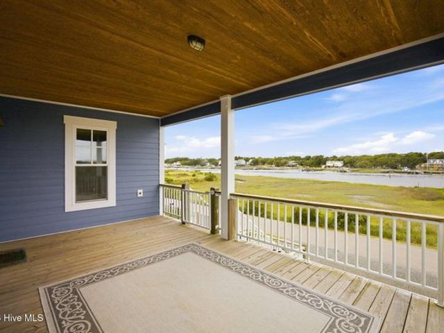184 Sailfish St, Holden Beach, NC 28462