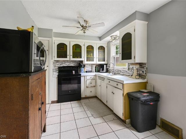 184 Perry Drive NW