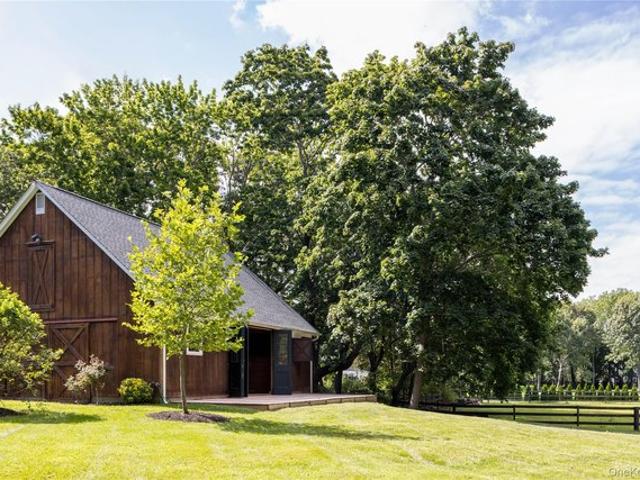184 Phillips Ln, Aquebogue, NY 11901