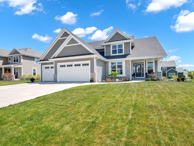 184 Winterberry Ln, Grafton, WI 53024