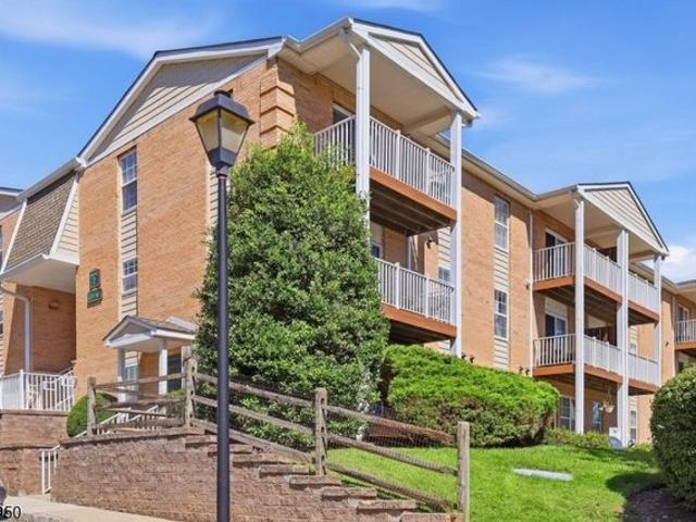 184 Vista Dr, Hanover Twp, NJ 07927