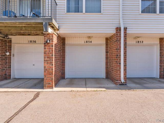 1854 Lindsay Lane