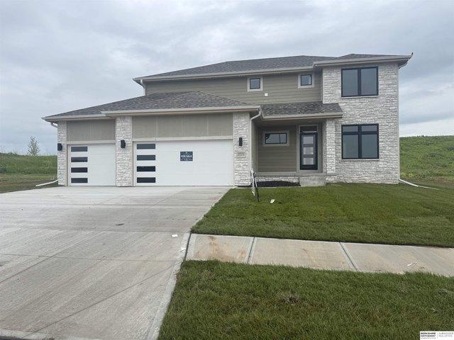 18552 Sycamore Dr, Gretna, NE 68028
