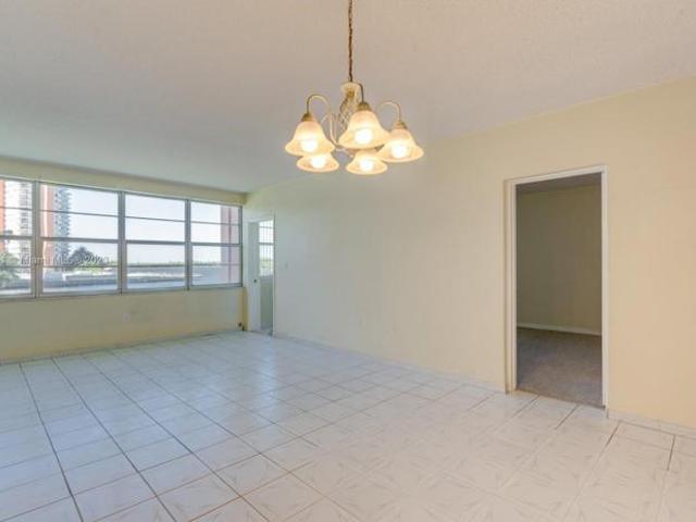 18555 14th Ave NE #606, Miami, FL 33179